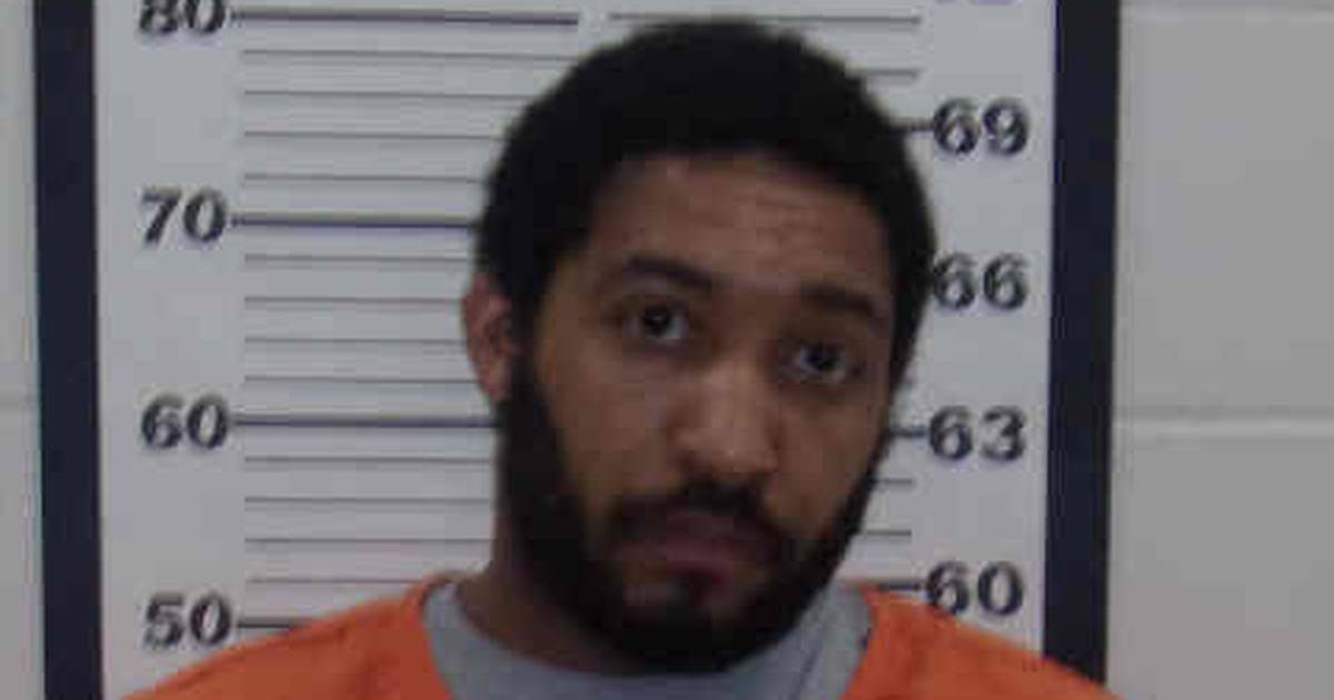 Police search for man suspected of a stabbing at Dollar General in Newton – Newton Daily News