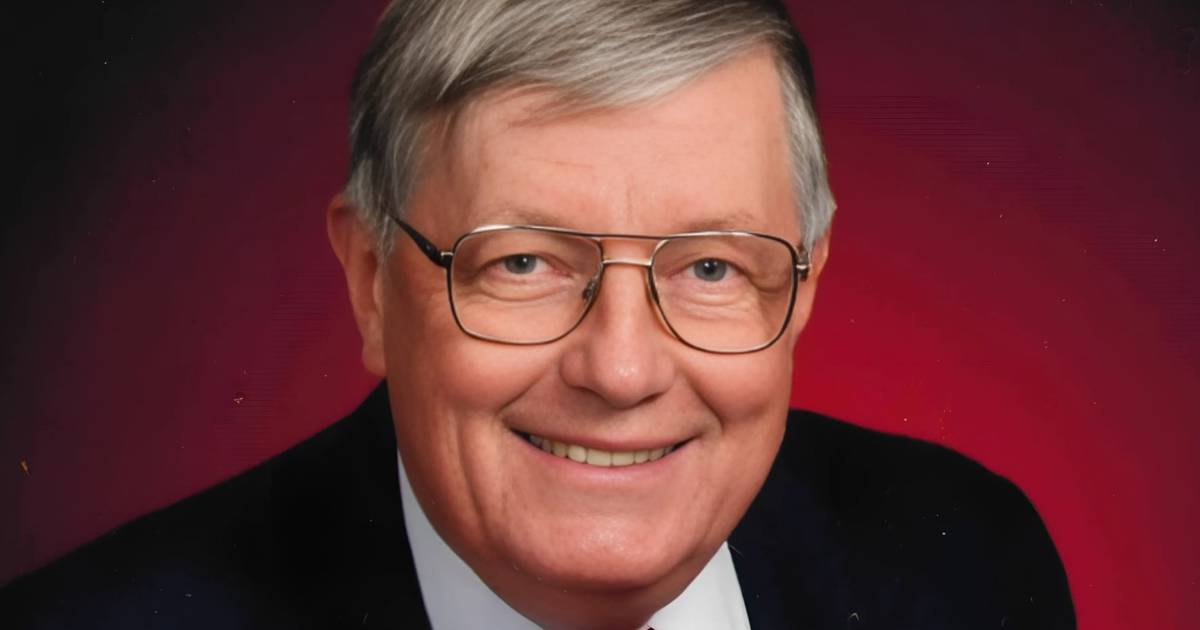 Calvin Carl Holmquist – Newton Daily News