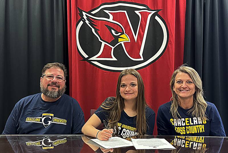 Newton’s Sharp makes it official with Graceland University – Newton ...