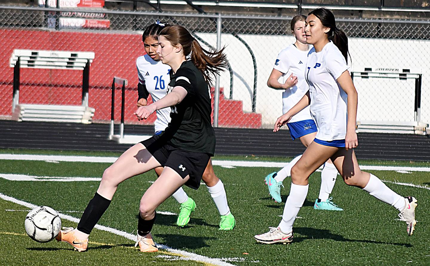 Newton girls down Perry, Lincoln at home tournament – Newton Daily News