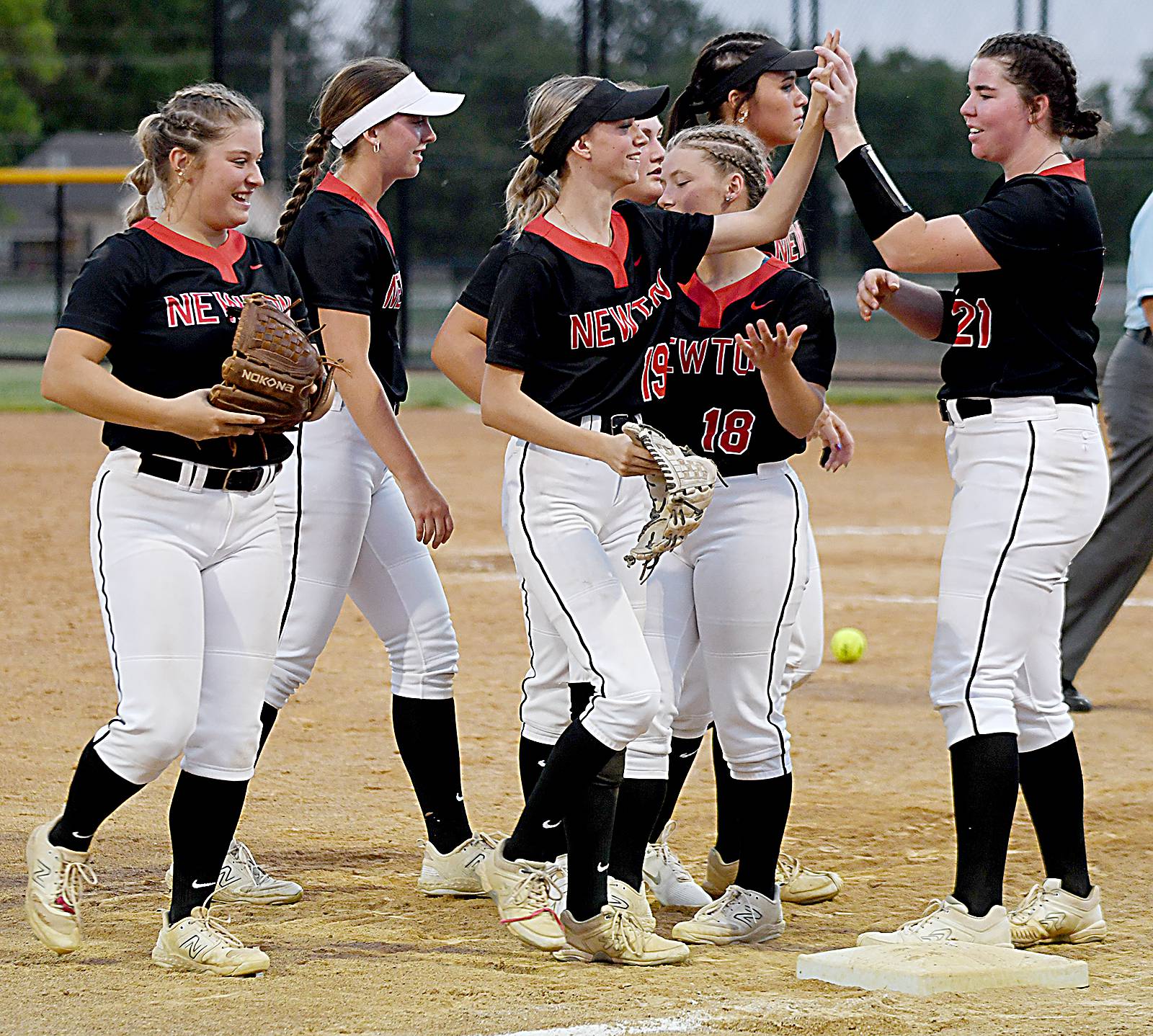 Big third inning propels Newton softball past 3A No. 12 West Marshall – Newton Daily News