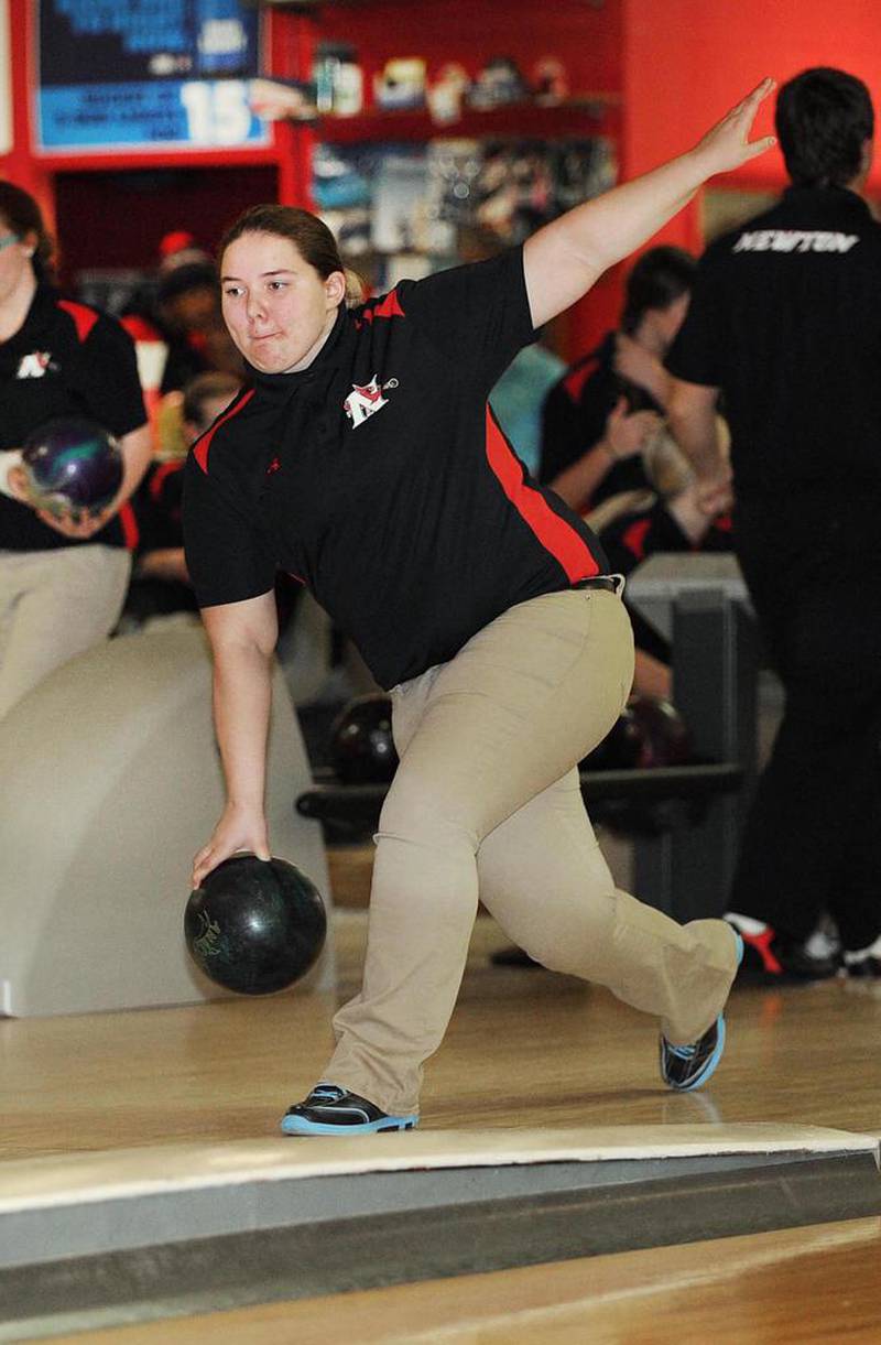 Cardinal bowling teams defeat Clarke – Newton Daily News